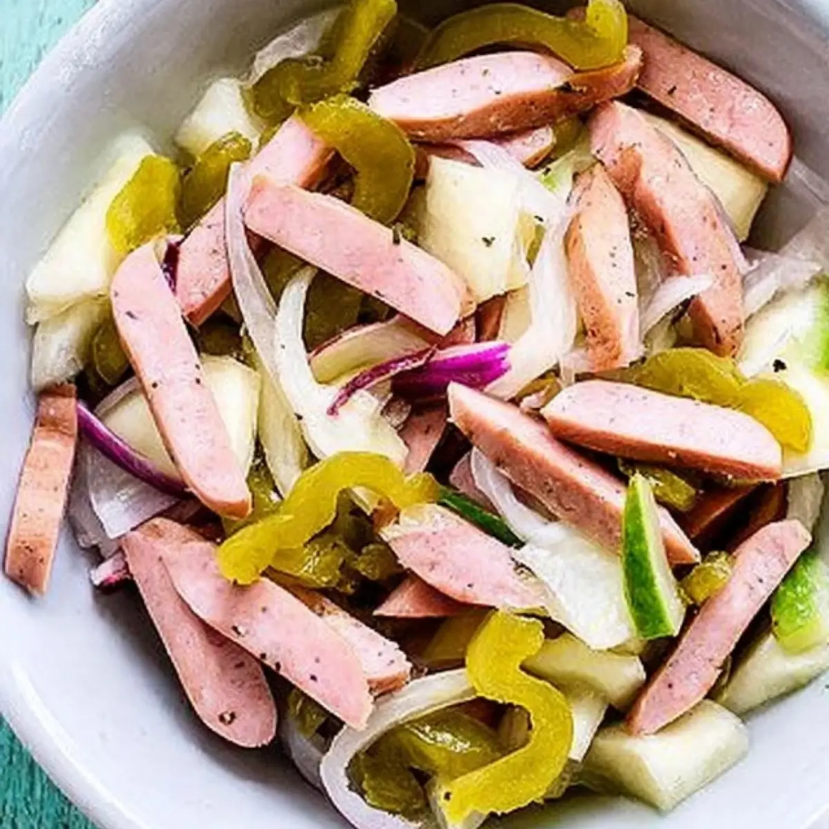 Schweizer Wurstsalat – Einfaches Rezept (2025) - Kochkomplizin
