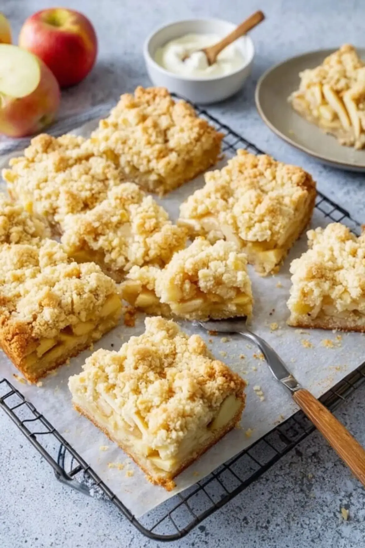 Apfelkuchen vom Blech mit Streusel – 30 Minuten Backgenuss - Kochkomplizin