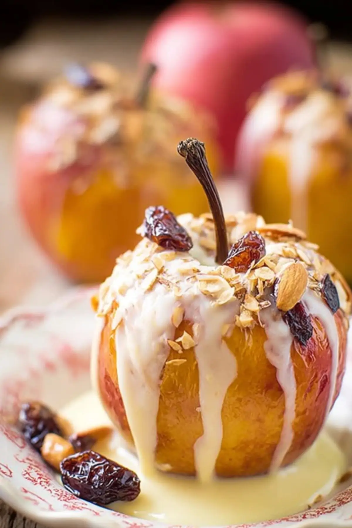 Bratapfel mit Mandeln, Rosinen und Vanillesoße – Das beste ...