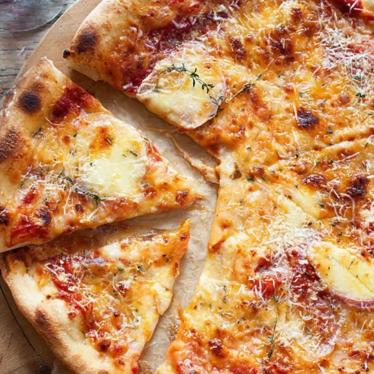 Pizza Quattro Formaggi: Der ultimative Genuss für Käseliebhaber ...